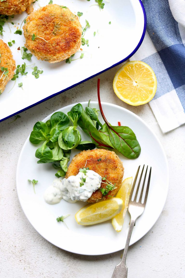 Fish Cakes with Quick Lemon Tartare Sauce